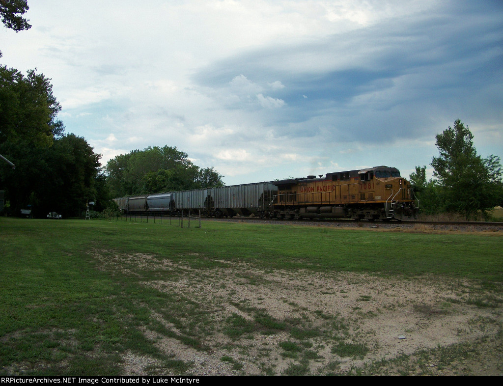 UP 7081 keeps pushin'